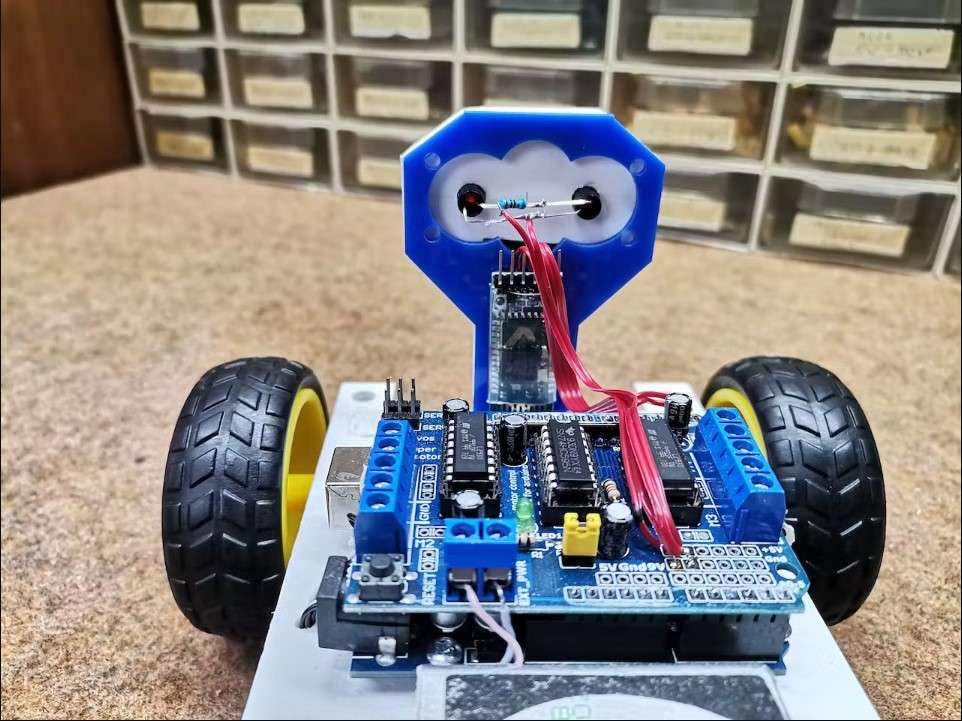 DIY Arduino Voice Controlled Robot | project DIY Arduino Voice Controlled Robot | project