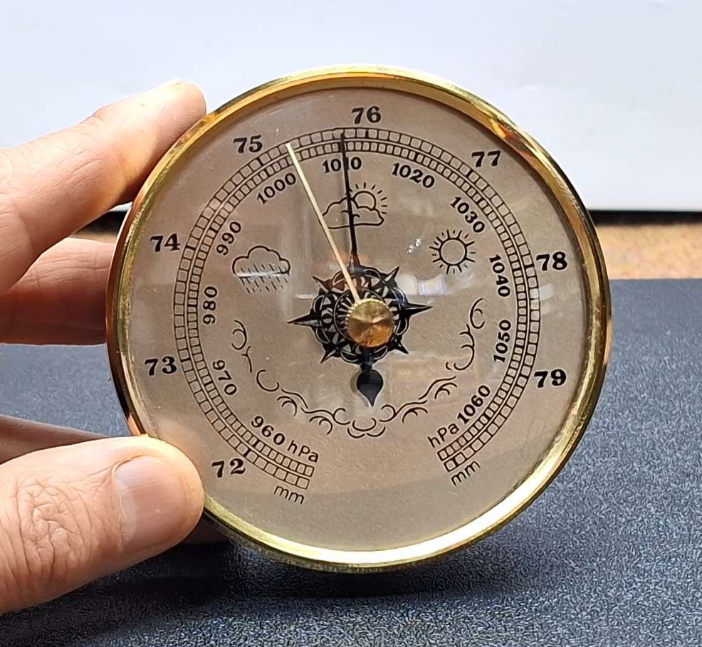 ESP32 Aneroid Barometer using Squareline Studio and LVGL on CrowP..